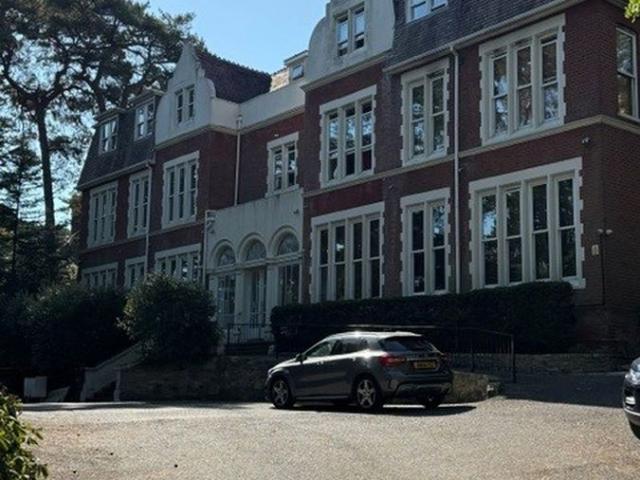 Beach Lovers Flat, Bournemouth BH1, 2 bed flat to rent, £1,250 pcm | PrimeLocation