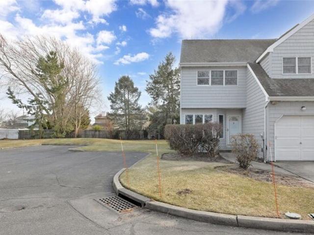Beach Manor Ct, West Islip, Condo For Sale