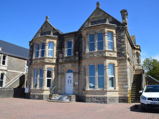 Beach Road, North Somerset BS23 3 bed flat to rent £1,475 pcm £340 pw