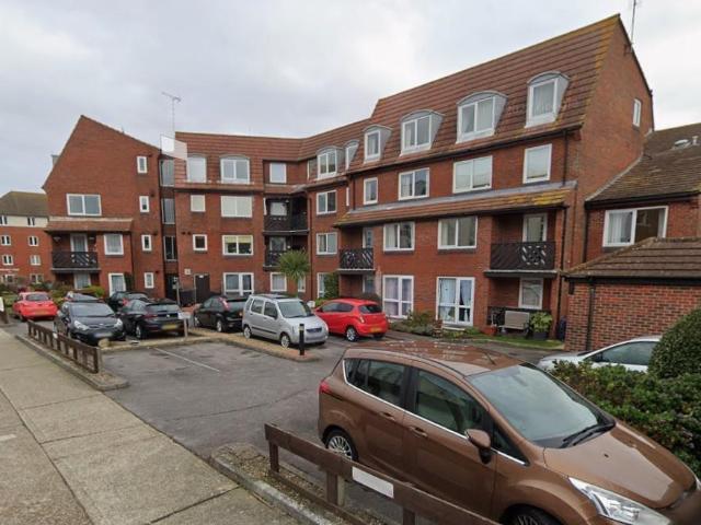 Beach Road, Lee on the Solent PO13 1 bed flat to rent £1,050 pcm £242 pw