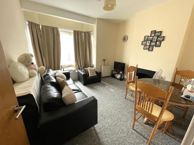 Beach Road, Littlehampton BN17, 1 bed flat to rent, £835 pcm | PrimeLocation