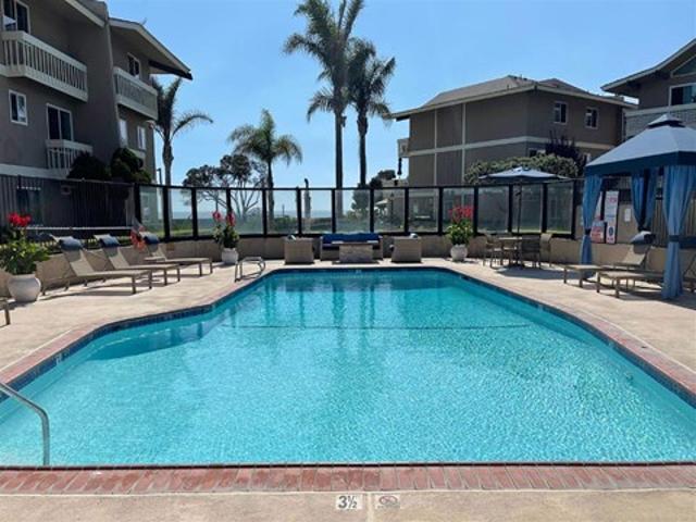 Beachfronter Apartments 2 Bedroom 1.5 Bathroom