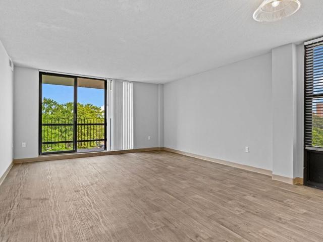 Beacon 303 3 Bedroom Apartment for Rent at 303 Effingham St, Portsmouth, VA 23704