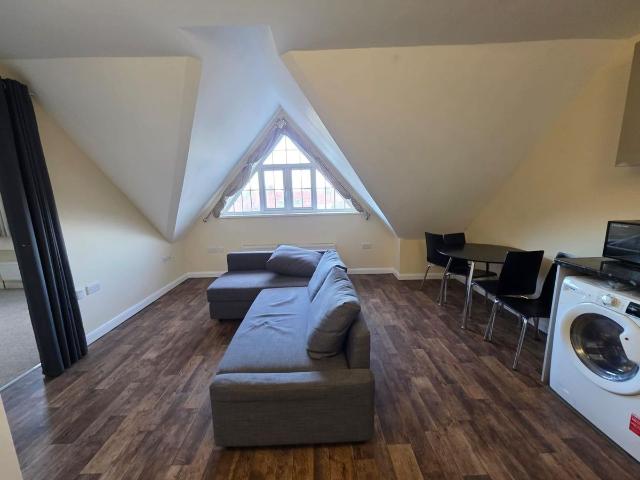 Beacon Apartments, Hounslow TW5, 1 bed flat to rent, £1,400 pcm | PrimeLocation