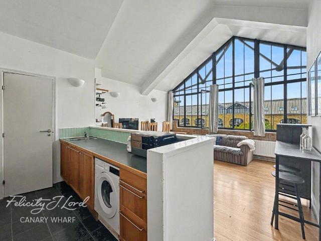 Beacon House, London 2 bed apartment to rent £2,250 pcm £519 pw