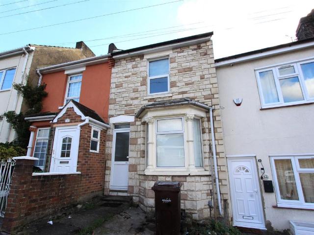 Beacon Hill, Chatham ME5, 2 bed terraced house to rent, £1,100 pcm | PrimeLocation