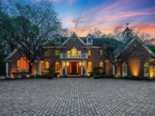 Beacon Hill Dr, Chester Township, Home For Sale