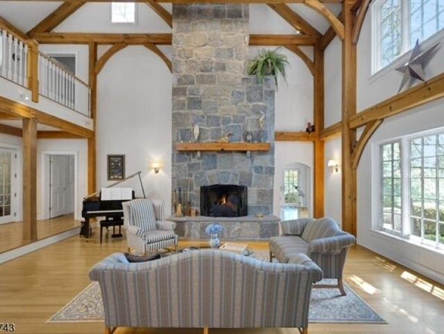 Beacon Hill Dr, Chester Township, Home For Sale