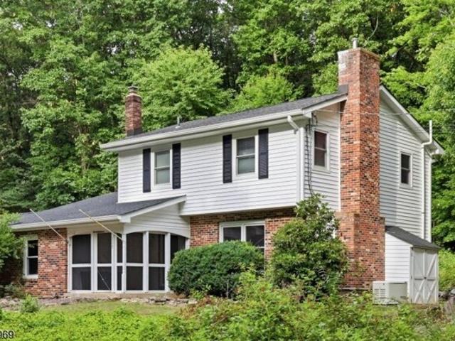 Beacon Hill Rd, Washington Township, Home For Sale