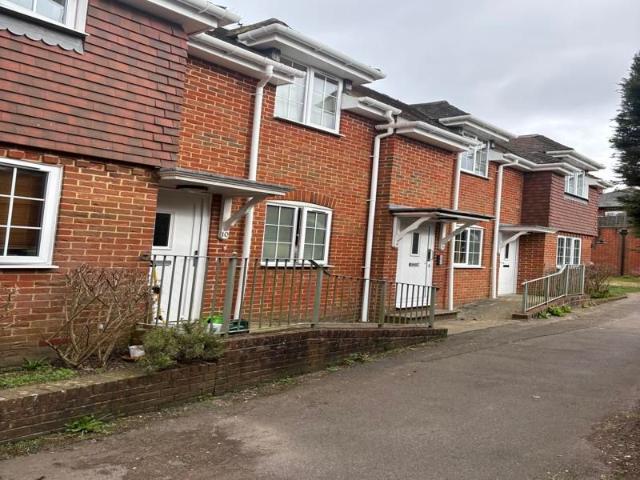 Beacon Hill Road, Hindhead GU26, 1 bed flat to rent, £950 pcm | PrimeLocation