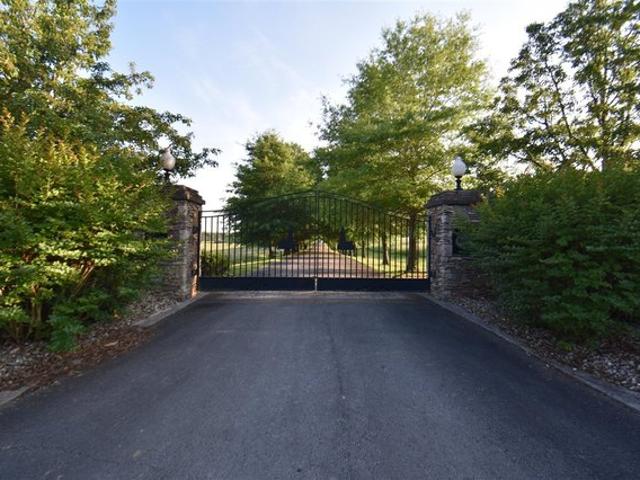 Beacon St, Russell Springs, KY 42642