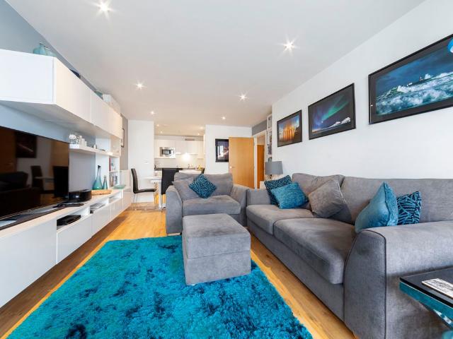 Beacon Point, Greenwich SE10, 2 bed flat to rent, £2,700 pcm | PrimeLocation
