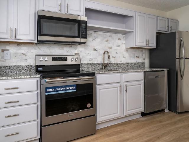 Beacon Pointe Apartments 2 Bedroom Apartment for Rent at 925 Beacon Pkwy E, Birmingham, AL 35209 Glen Iris