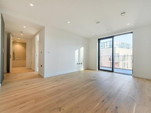 Beacon, Pilot Walk, Peninsula. 1 bed apartment to rent £2,250 pcm £519 pw