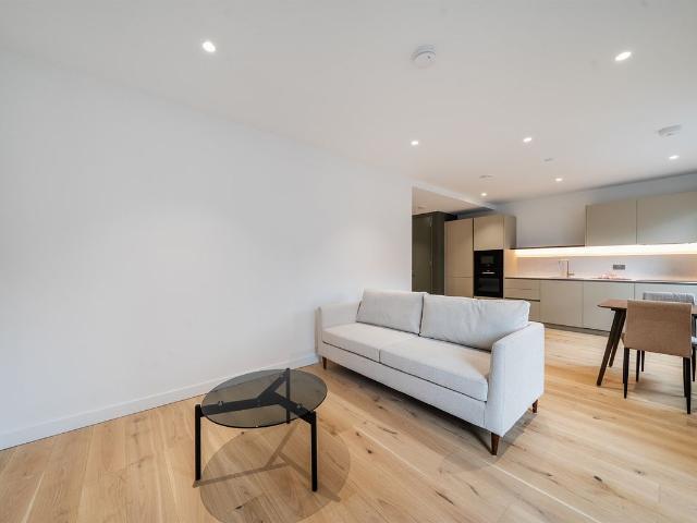 Beacon, Pilot Walk, Peninsula Gardens, Lower Riverside, Greenwich Peninsula SE10, 1 bed flat to rent, £2,300 pcm | PrimeLocation