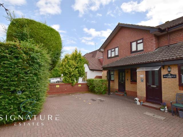 Beaconsfield Court, Horseshoe Lane, Watford WD25, 1 bed flat to rent, £1,300 pcm | PrimeLocation