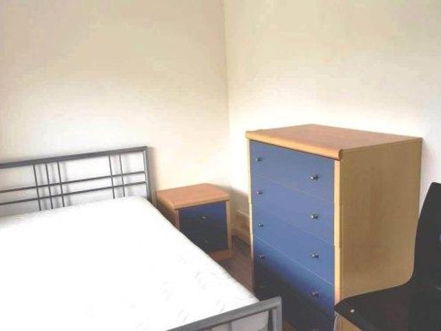 Beaconsfield Road 3 bed flat to rent £1,680 pcm £388 pw