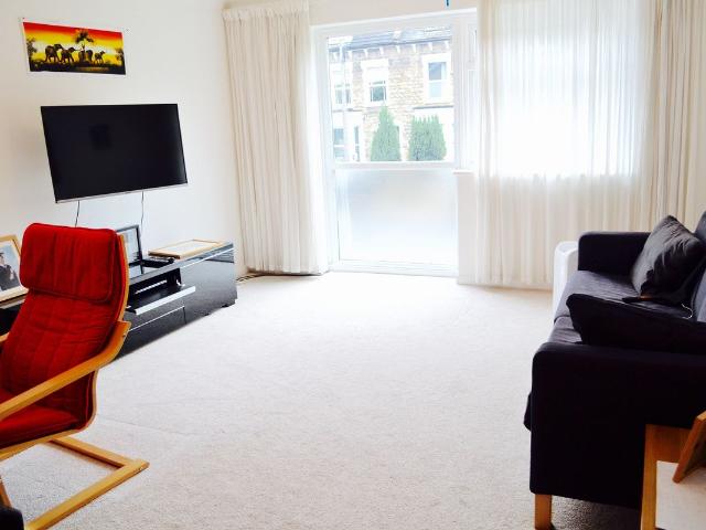 Beaconsfield Road, Friern Barnet, London N11, 2 bed flat to rent, £1,900 pcm | PrimeLocation