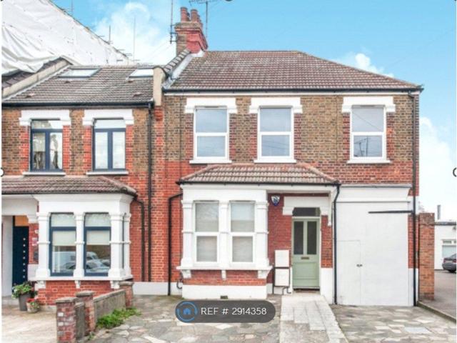 Beaconsfield Road, London N11, Studio to rent, £1,200 pcm | PrimeLocation