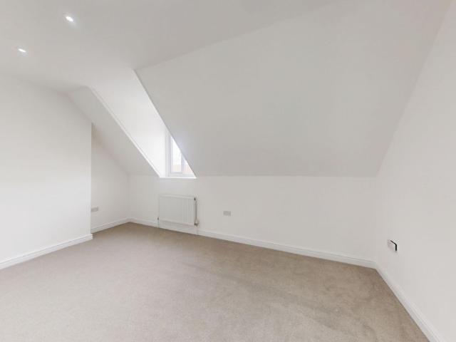 Beaconsfield Road, London N11, 2 bed flat to rent, £1,800 pcm | PrimeLocation