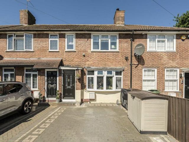 Beaconsfield Road, London SE9 3 bed terraced house to rent £2,300 pcm £531 pw