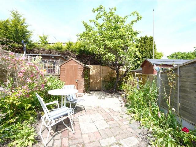 Beaconsfield Road, Maidstone, ME15 2 bed terraced house to rent £1,425 pcm £329 pw