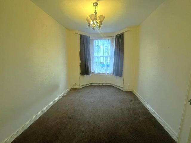 Beaconsfield Road, Middlesex UB1 2 bed terraced house to rent £1,900 pcm £438 pw