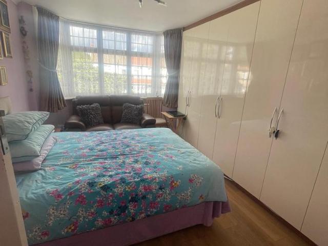 Beaconsfield Road, Southall UB1 1 bed flat to rent £1,425 pcm £329 pw