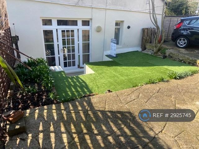 Beaconsfield Villas, Brighton, BN1 2 bed flat to rent £1,600 pcm £369 pw