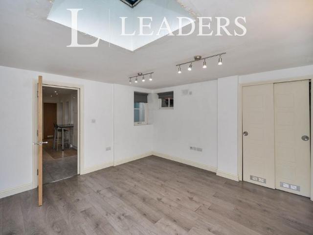 Beaconsfield Villas, Brighton 2 bed apartment to rent £1,600 pcm £369 pw
