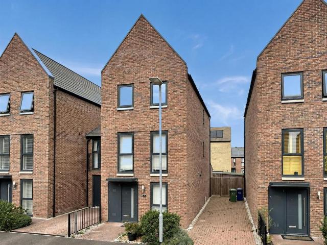 Beagle Road, Cambridge, CB3 4 bed detached house to rent £2,750 pcm £635 pw