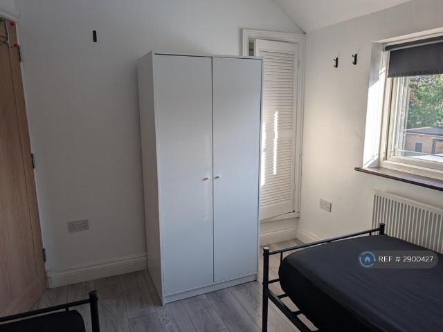 Beam Avenue, Dagenham, RM10 1 bed in a house share to rent £2,100 pcm £485 pw
