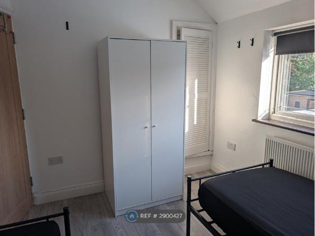 Beam Avenue, Dagenham RM10, 2 bed terraced house to rent, £2,300 pcm | PrimeLocation