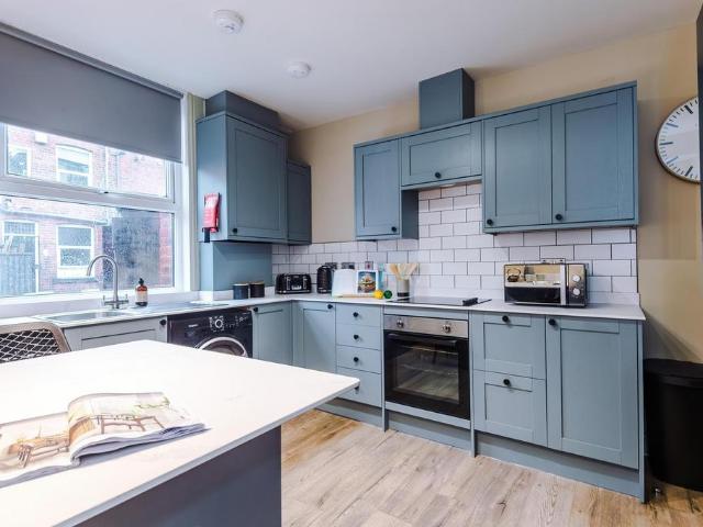 Beamsley Grove, Leeds LS6 5 bed house to rent £3,141 pcm £725 pw