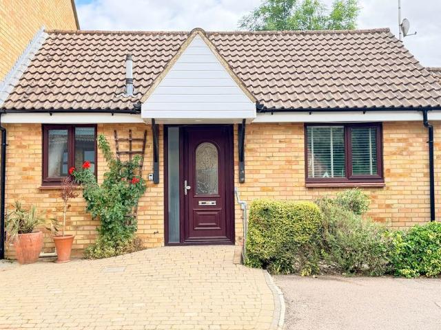 Beane Walk, Stevenage SG2, 1 bed semi detached bungalow to rent, £1,375 pcm | PrimeLocation