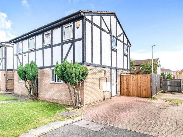 Beanley Close, Bedfordshire LU2 2 bed end of terrace house to rent £1,295 pcm £299 pw
