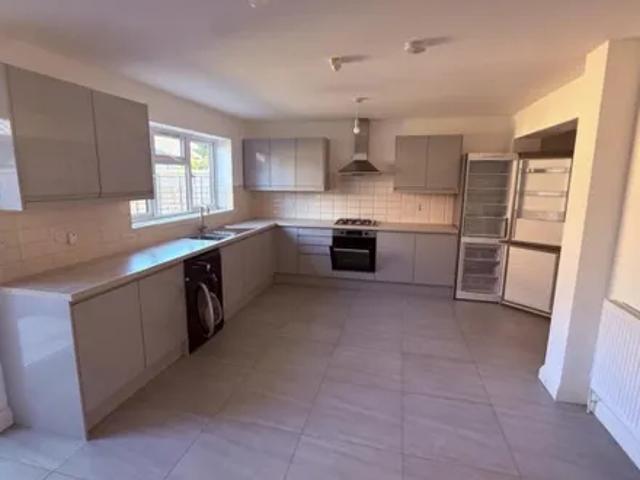 Beansland Grove, London, RM6 5NJ, United Kingdom | 4 bed townhouse for rent #166932725 | Rentberry
