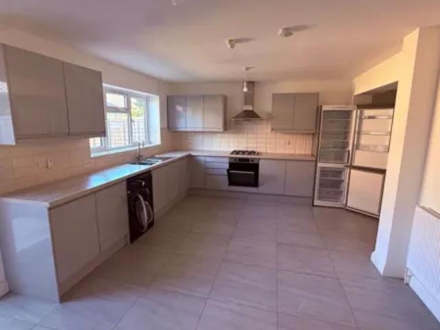 Beansland Grove, London, RM6 5QH, United Kingdom | 4 bed townhouse for rent #165808605 | Rentberry