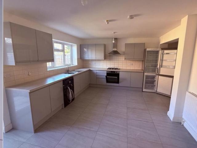 Beansland Grove, Romford RM6 4 bed terraced house to rent £2,450 pcm £565 pw