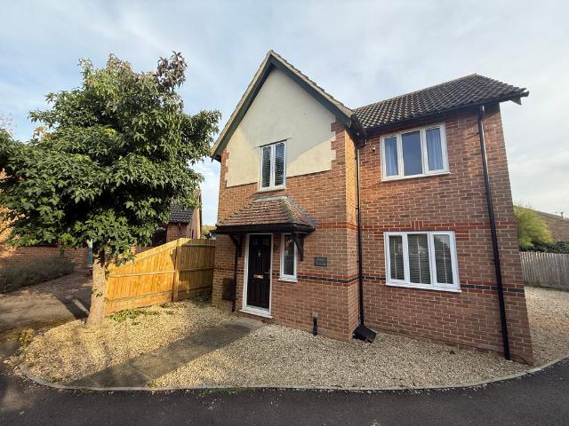 Bear House 3 bed detached house to rent £1,595 pcm £368 pw