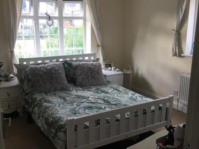 Bear Lane 2 bed flat to rent £1,700 pcm £392 pw