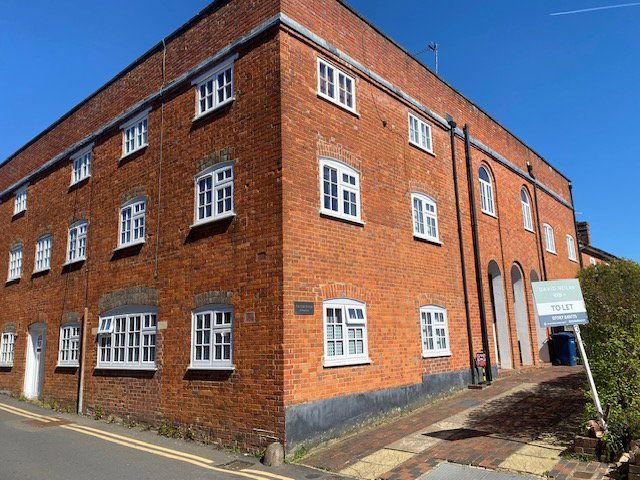 Bear Lane, Farnham GU9, 2 bed flat to rent, £1,500 pcm | PrimeLocation