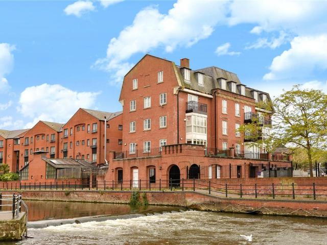 Bear Wharf, Fobney Street, Reading. 2 bed flat to rent £1,450 pcm £335 pw