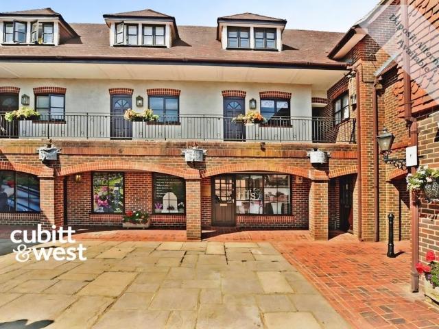 Beare Green Court Beare Green RH5 1 bed maisonette to rent £1,150 pcm £265 pw
