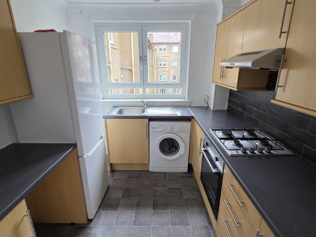 Bearhope Street, Central, Greenock PA15, 3 bed flat to rent, £700 pcm | PrimeLocation