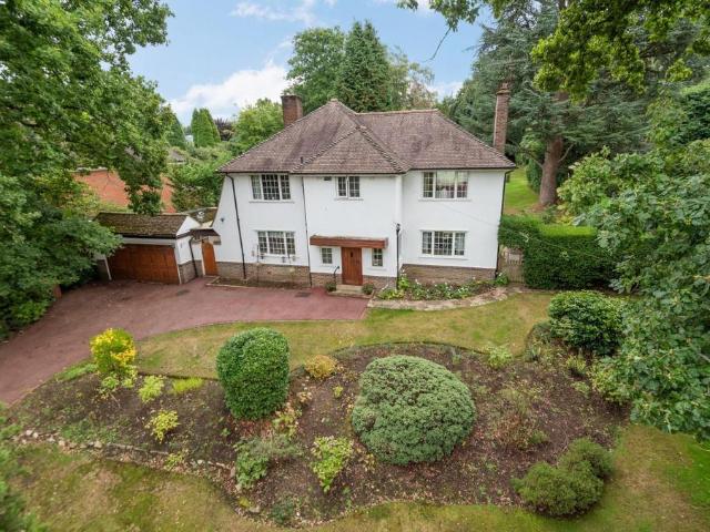 Bears Den, Kingswood 4 bed detached house to rent £3,250 pcm £750 pw
