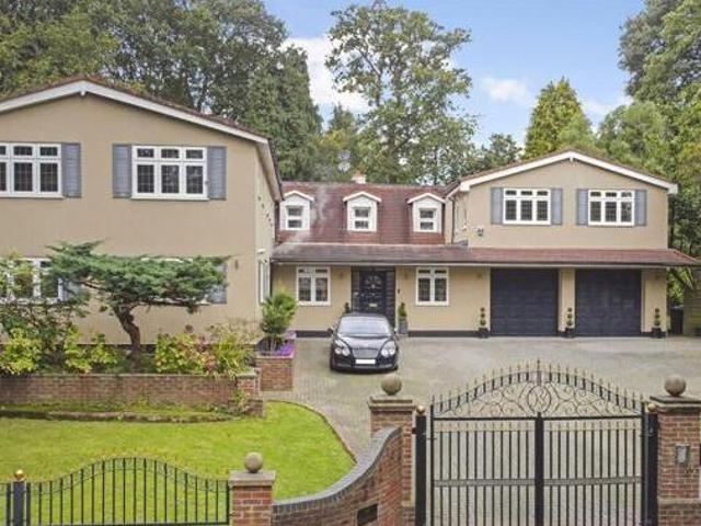 Bears Den, Kingswood, 7 Bedroom Detached