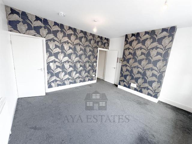 Bearwood Road, Smethwick B66, 3 bed flat to rent, £1,150 pcm | PrimeLocation