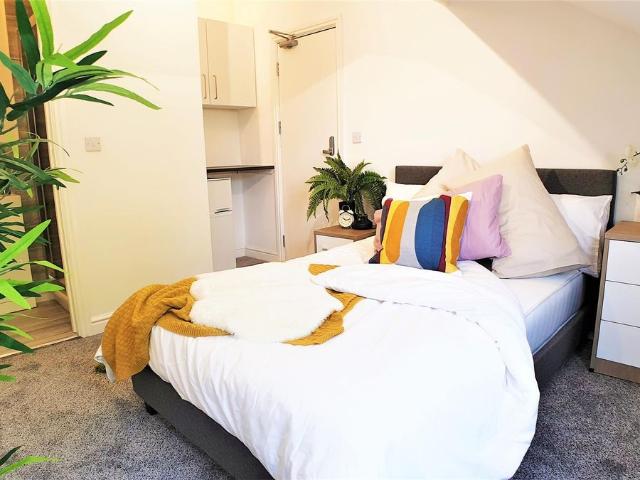 Bearwood Road, Smethwick B66, Room to rent, £600 pcm | PrimeLocation