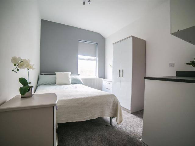 Bearwood Road, Smethwick, Birmingham B66, Room to rent, £600 pcm | PrimeLocation